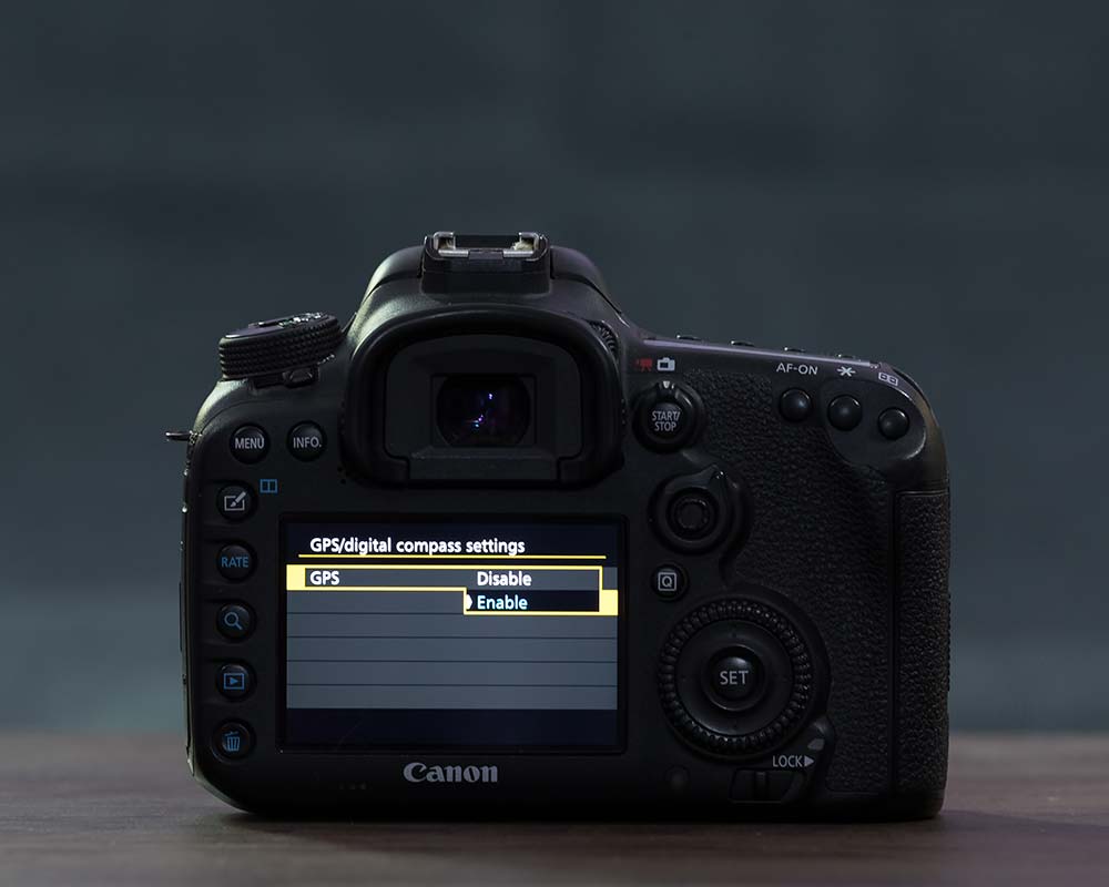 How to GeoTag Photos in Camera - PhotographyAxis