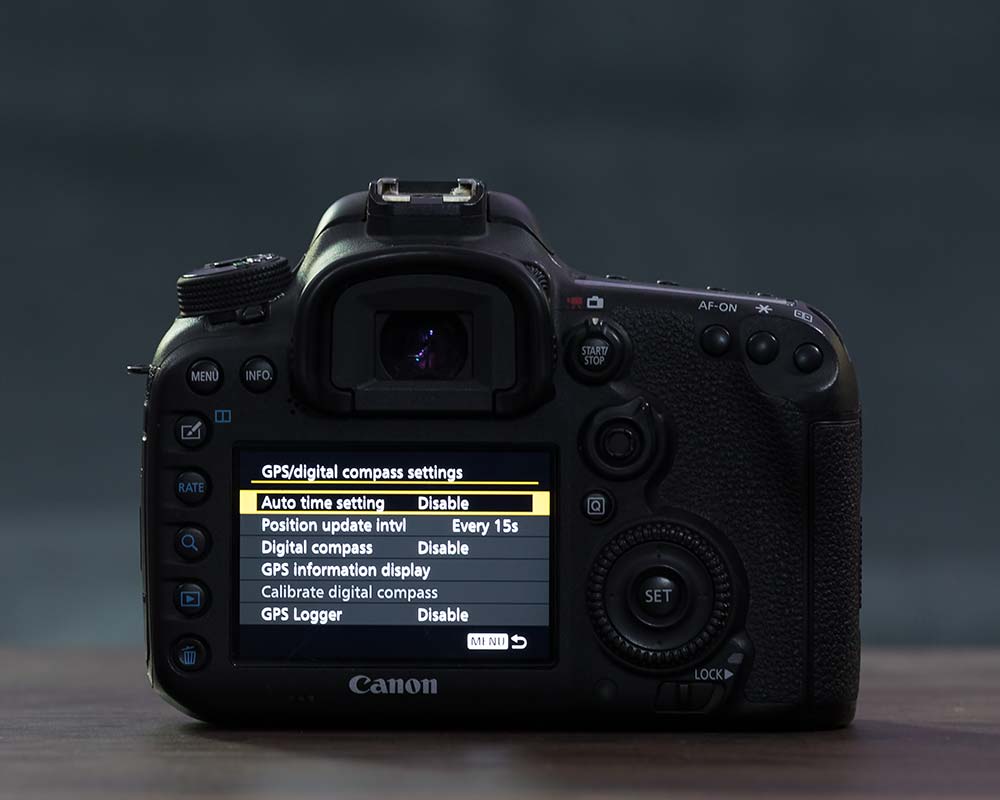 How to GeoTag Photos in Camera - PhotographyAxis