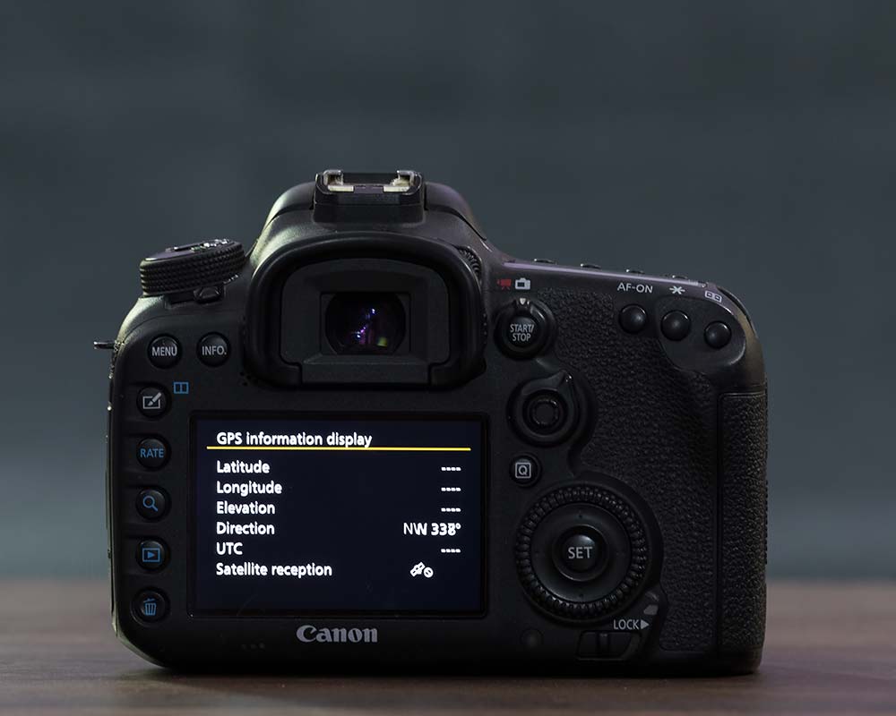 How to GeoTag Photos in Camera - PhotographyAxis