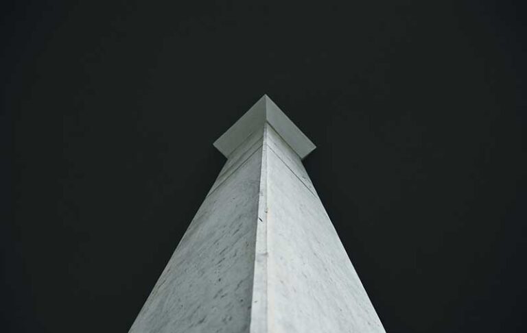 Symmetry Photography Composition- 4 Types + 11 Pro Tips - PhotographyAxis