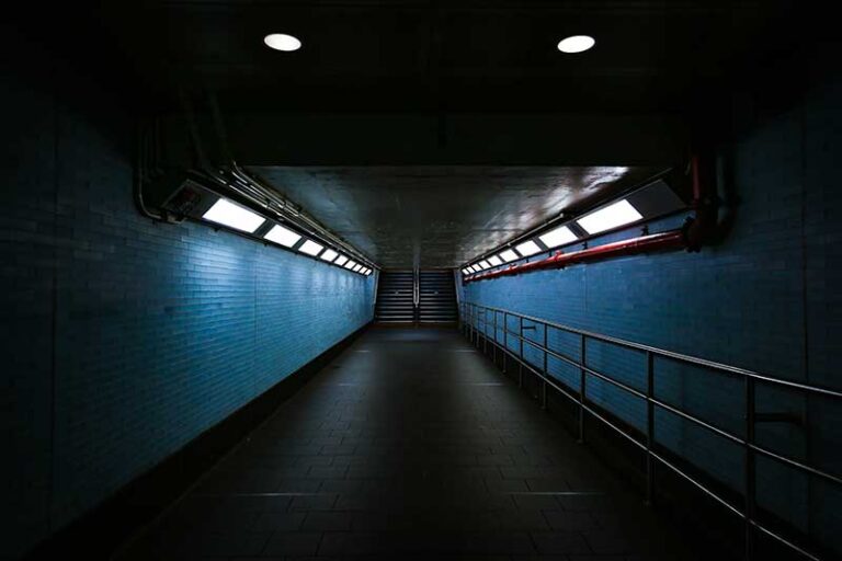 Symmetry Photography Composition- 4 Types + 11 Pro Tips - PhotographyAxis